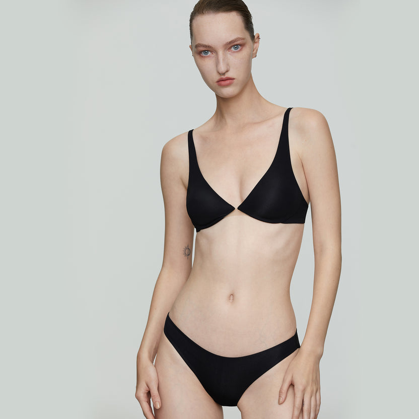 LINGERIE – HER SENSES